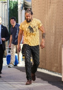 Twitter's having a field day because of Jason Momoa and his bodyguards