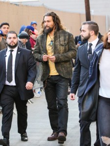Twitter's having a field day because of Jason Momoa and his bodyguards
