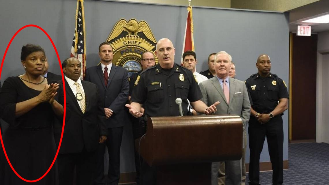 This woman pretended to be a sign language interpreter for some reason