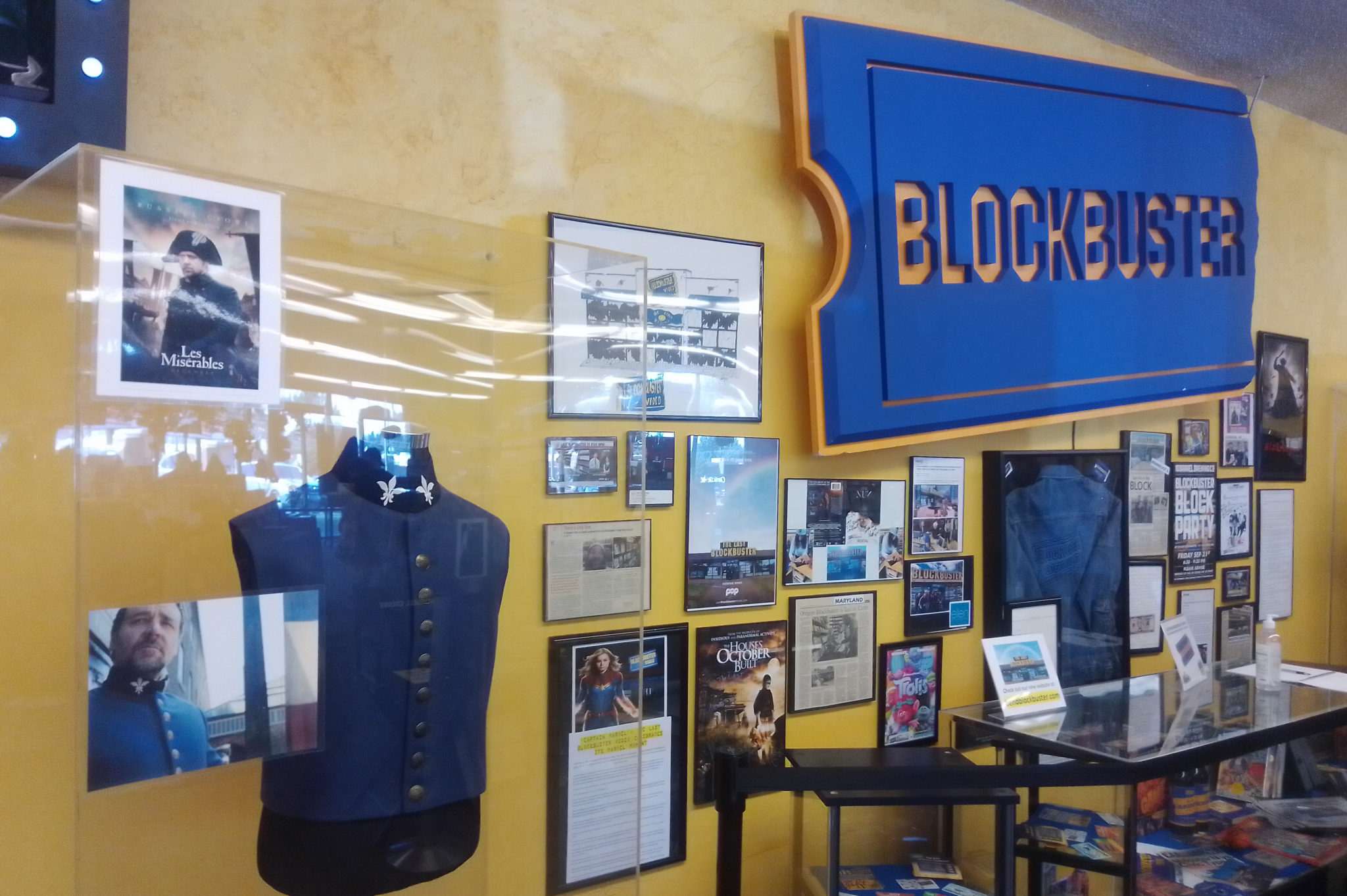 Last Blockbuster store lists '90s sleepover' on Airbnb