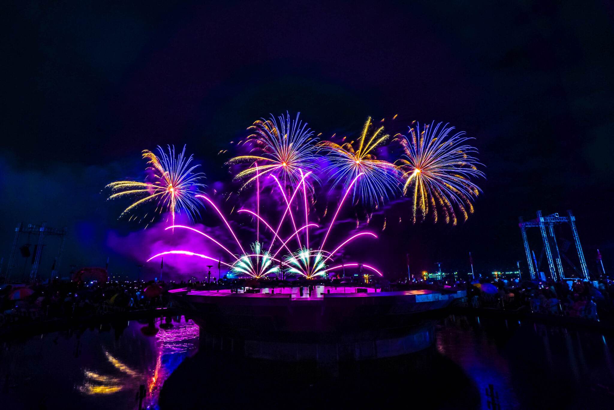 Battle of the Champions: 12th Philippine International Pyromusical ...