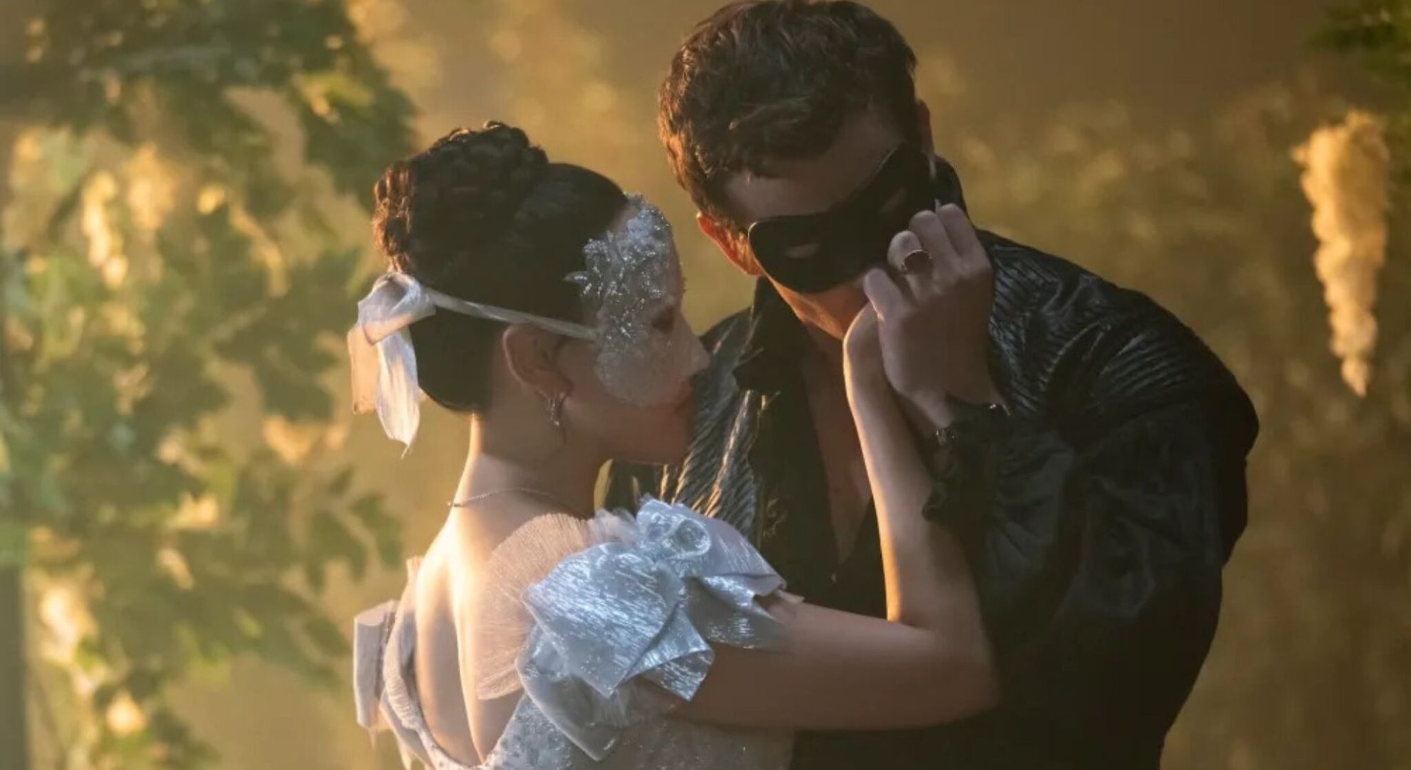 Bridgerton Season 4 unmasks new looks for the upcoming season featuring ...