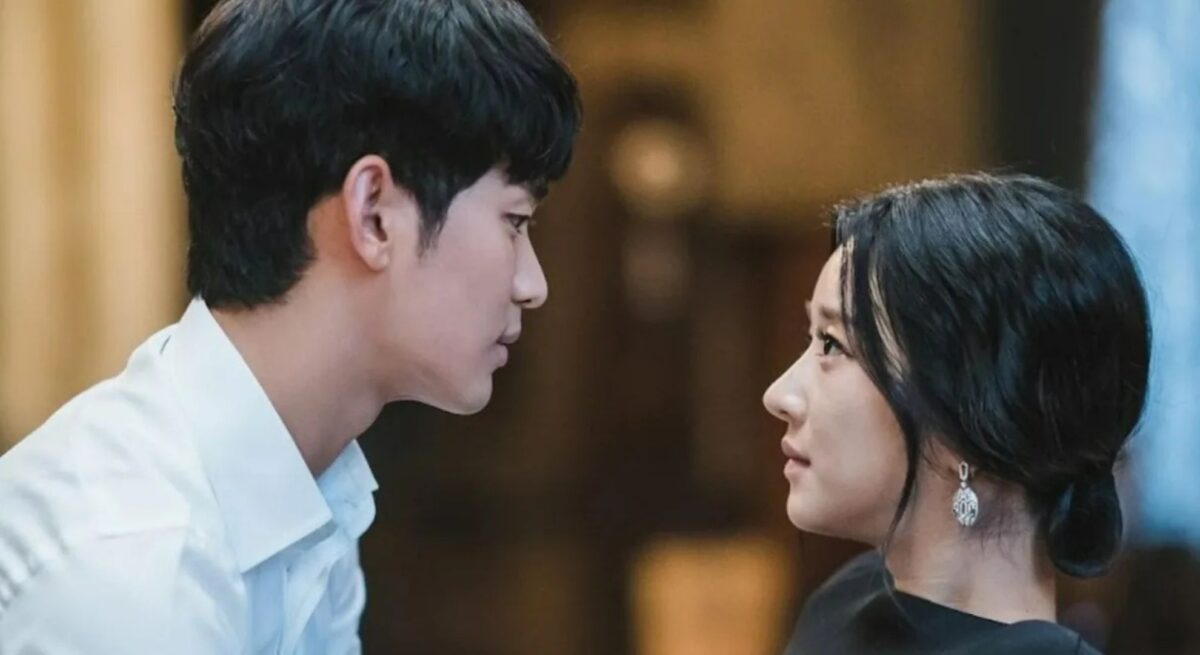 BLACKPINK's Lisa introduces alter ego, Vixi