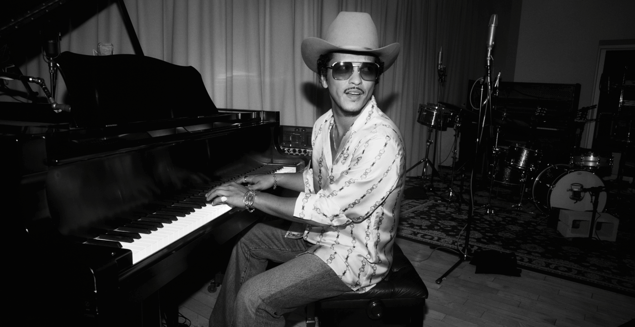 Bruno Mars drops new single and video 'I Just Might'